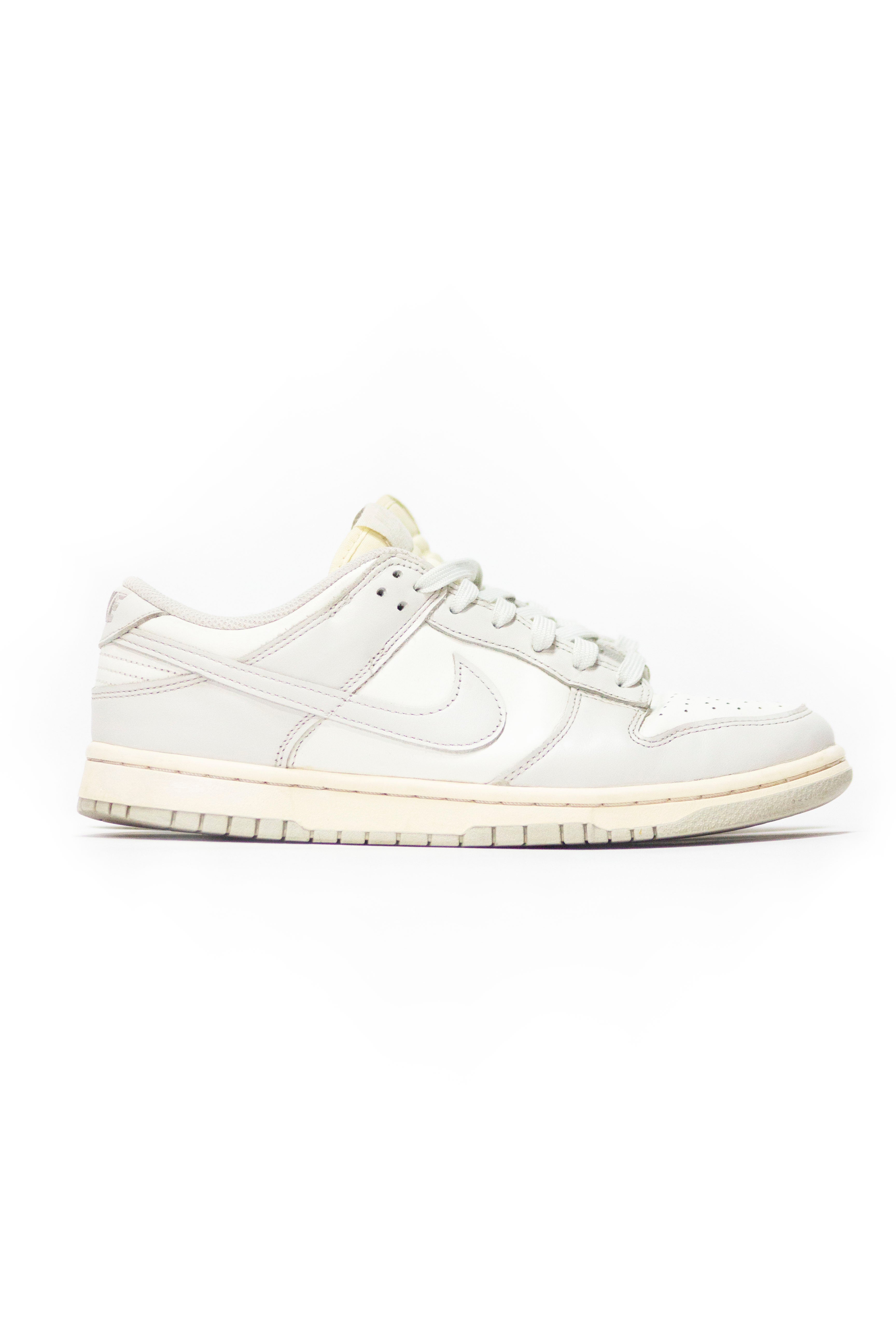 Nike Dunk Low ‘Light Bone’ Dunks – Grateful Threads